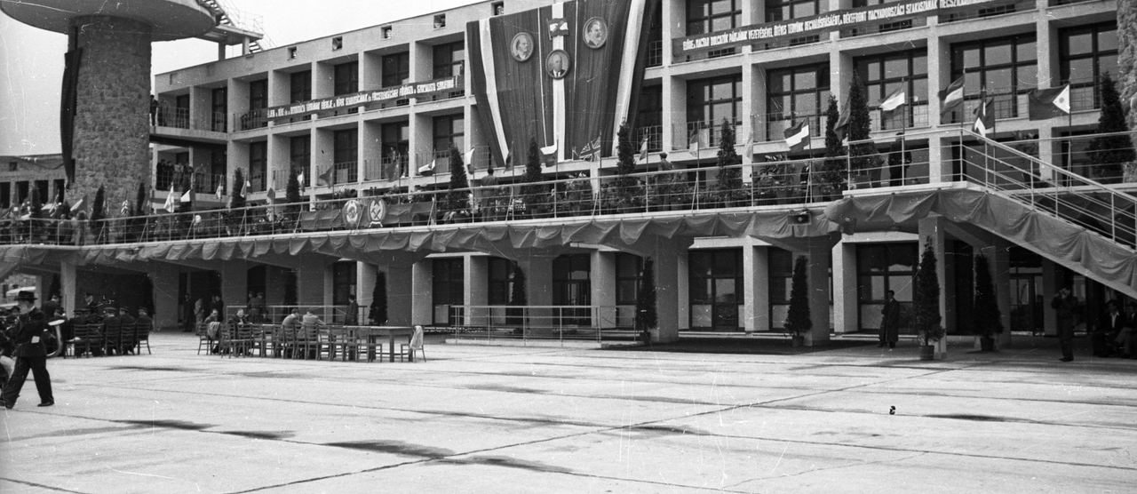 Nagy-Budapest 75: Reptér örökölt anyagból