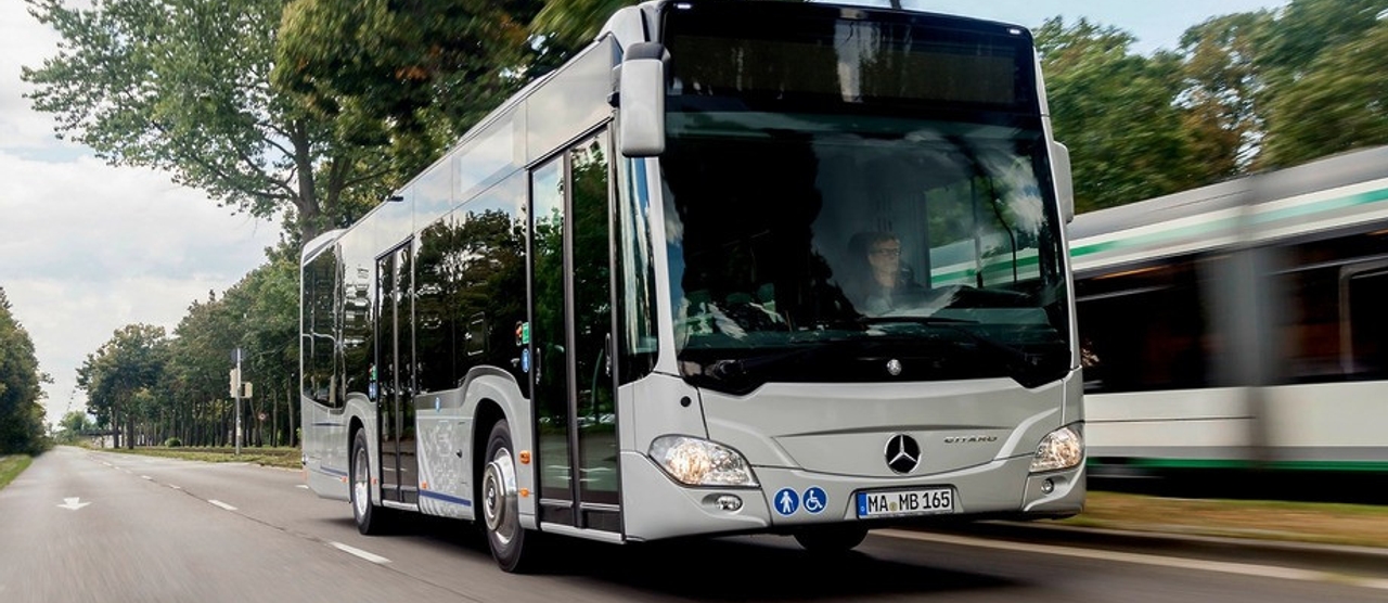 Elindult Budapestre az 65 új Mercedes maximidi autóbuszok első járműve